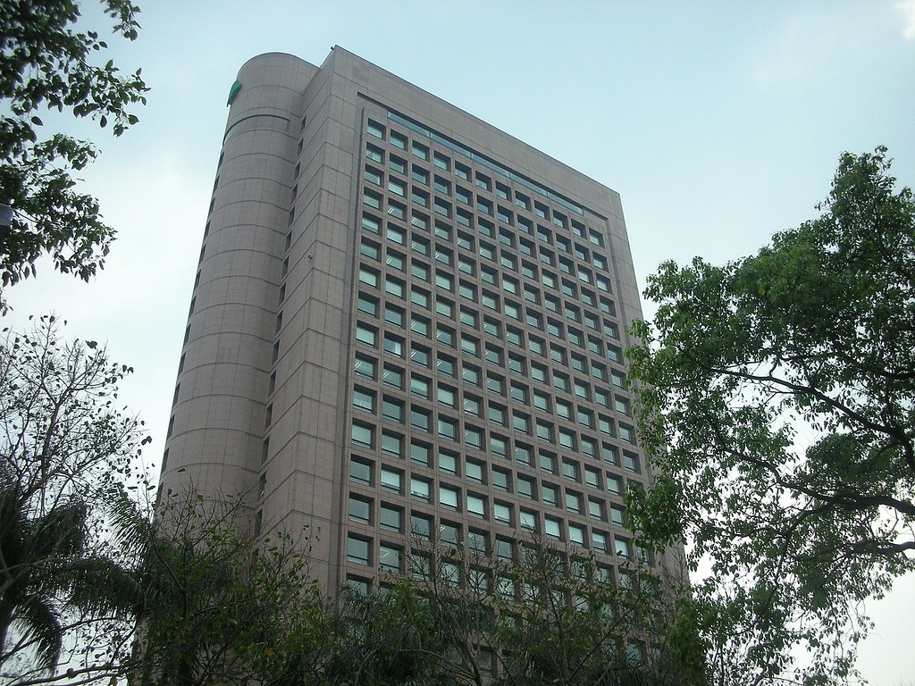 國內金融業首例 國泰金控加入RE100 2050年全面使用再生能源 | 環境資訊中心